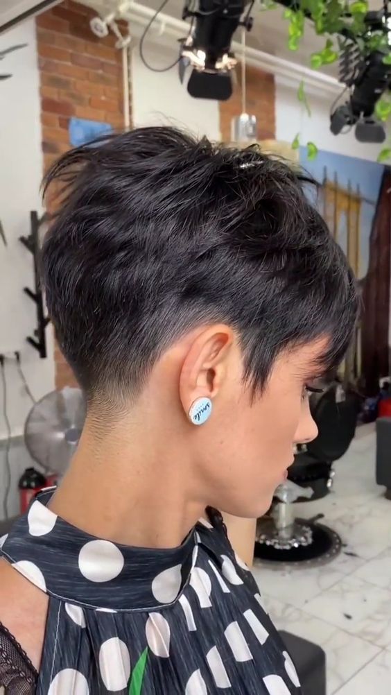 30+ Super Cute Short Hairstyles - Page 31 of 36